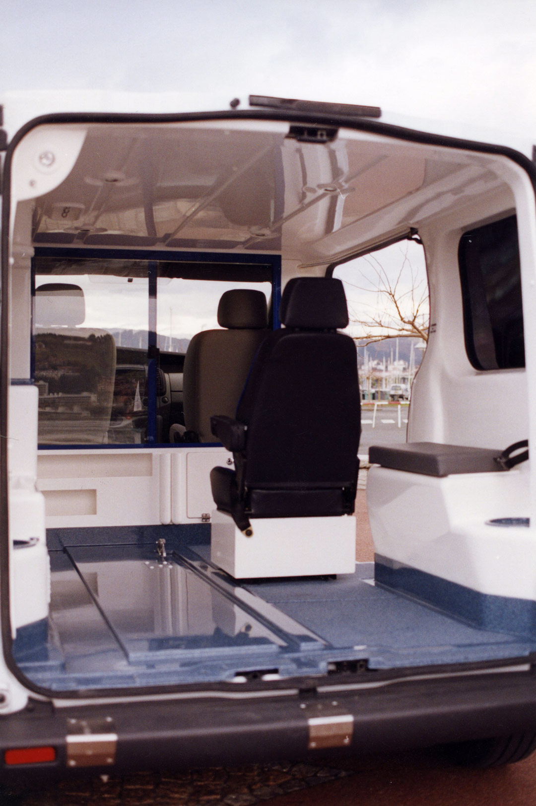 Fabrication de la première ambulance Renault Trafic - BSE Ambulances